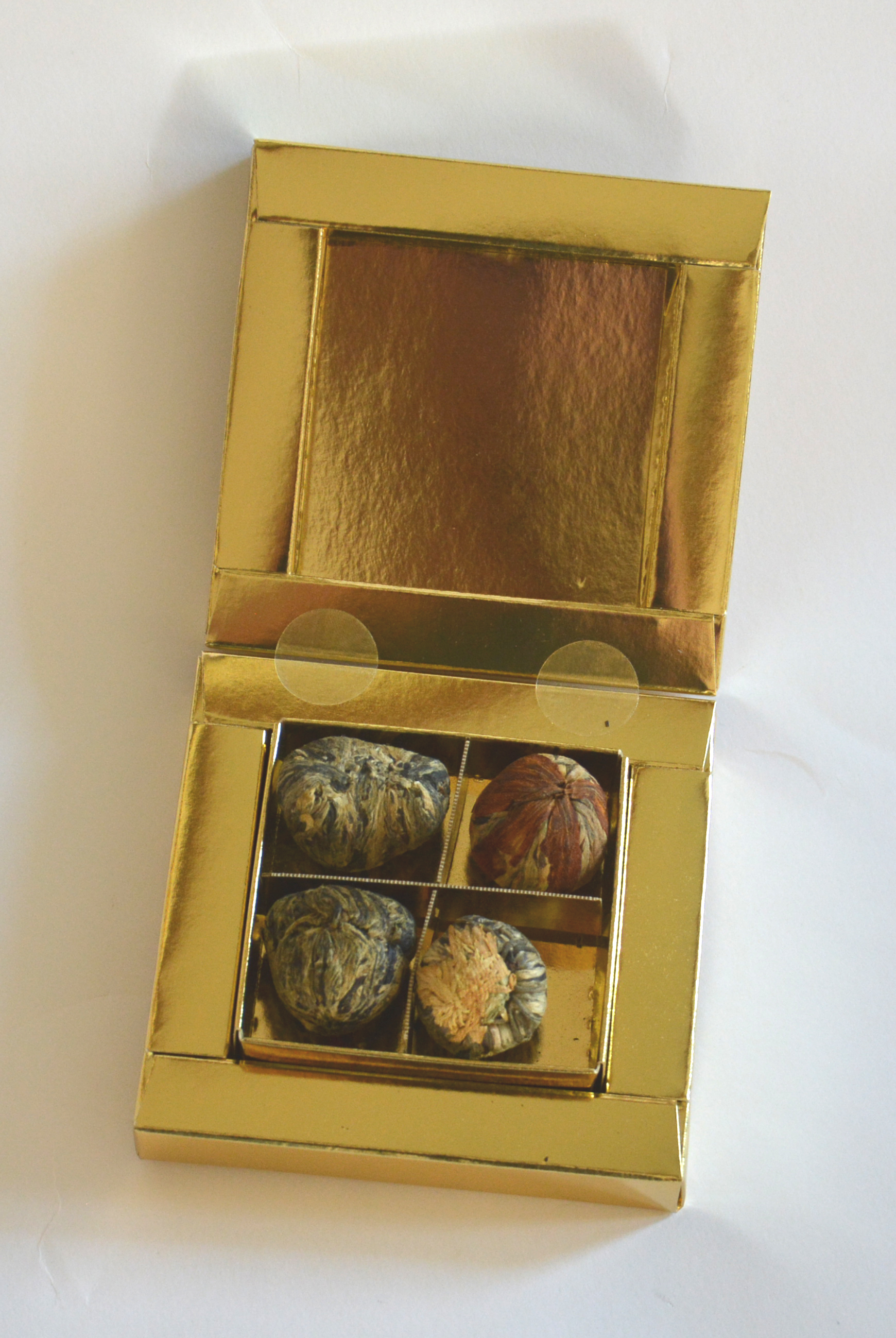 Prezenty: Bombonierka 4 herbat kwitnących